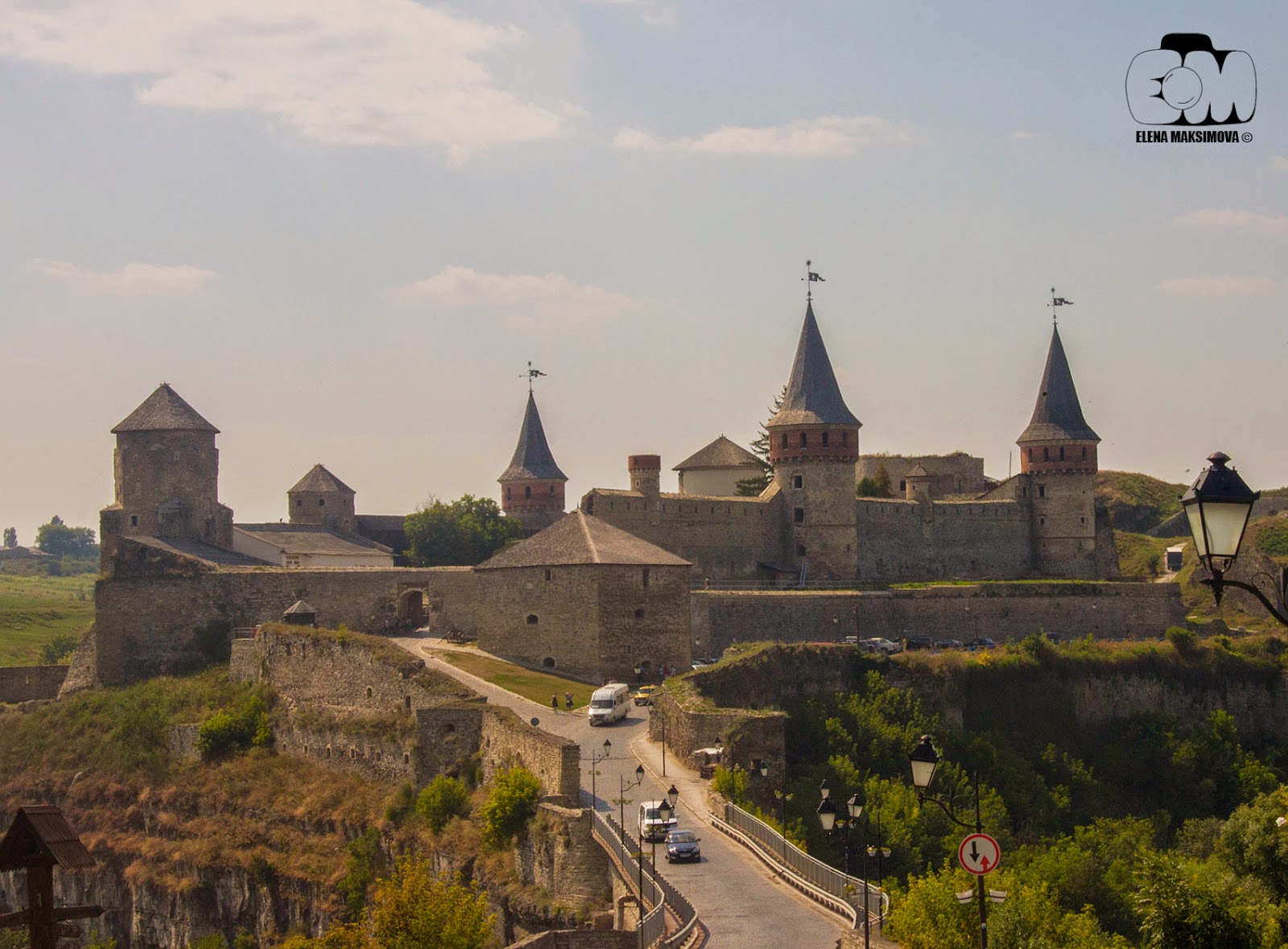 Kamianets-Podilskyi (Ukrainian, castle and churches). Castillo e ...