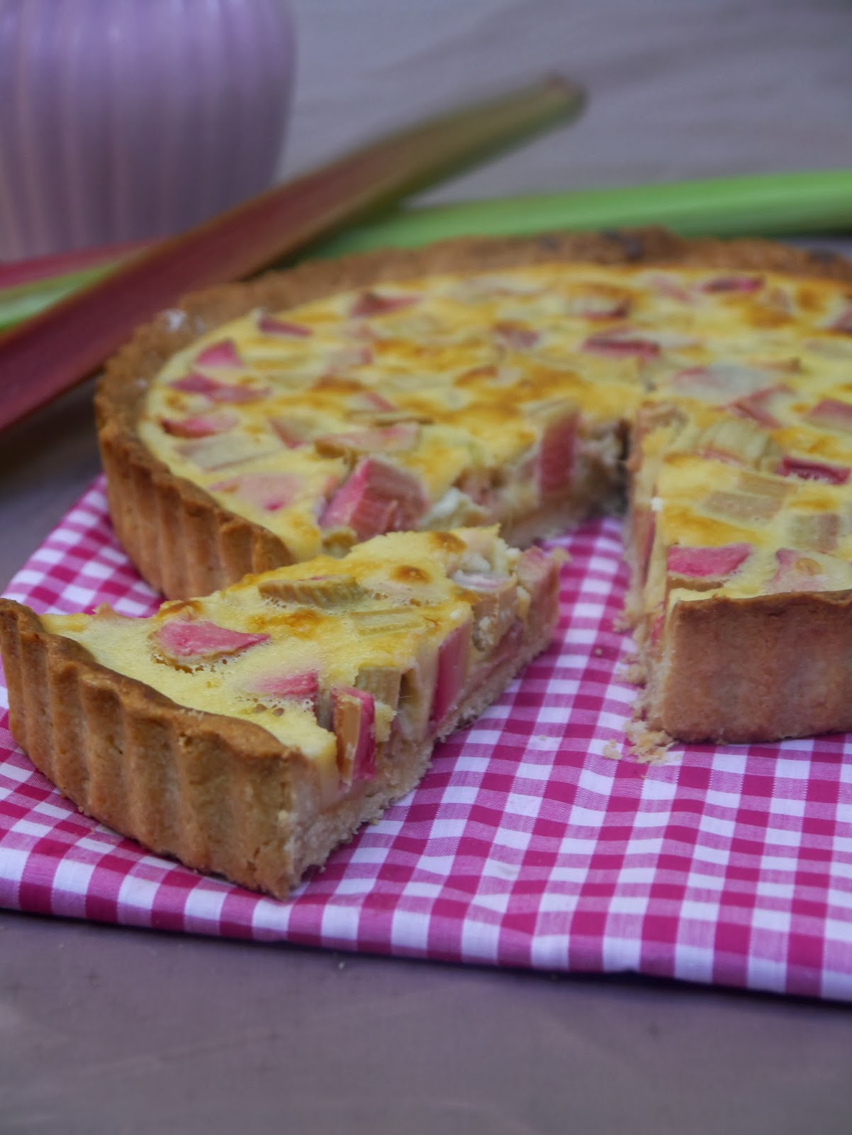 Petit Four - cake boutique: Rhubarb and custard tart