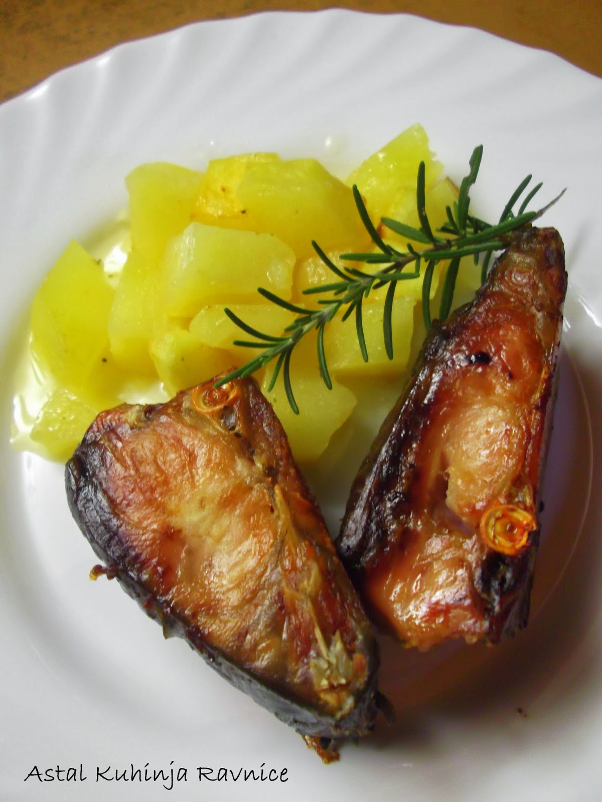 Astal Kuhinja Ravnice: Badnja Večera-Riba pečena na papiru-posno