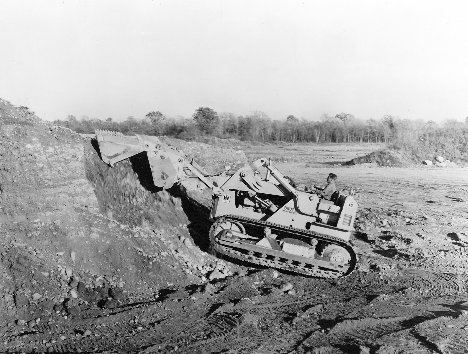 Maarakennus koneita.: DROTT - IH (Jumbo Sicam, France)