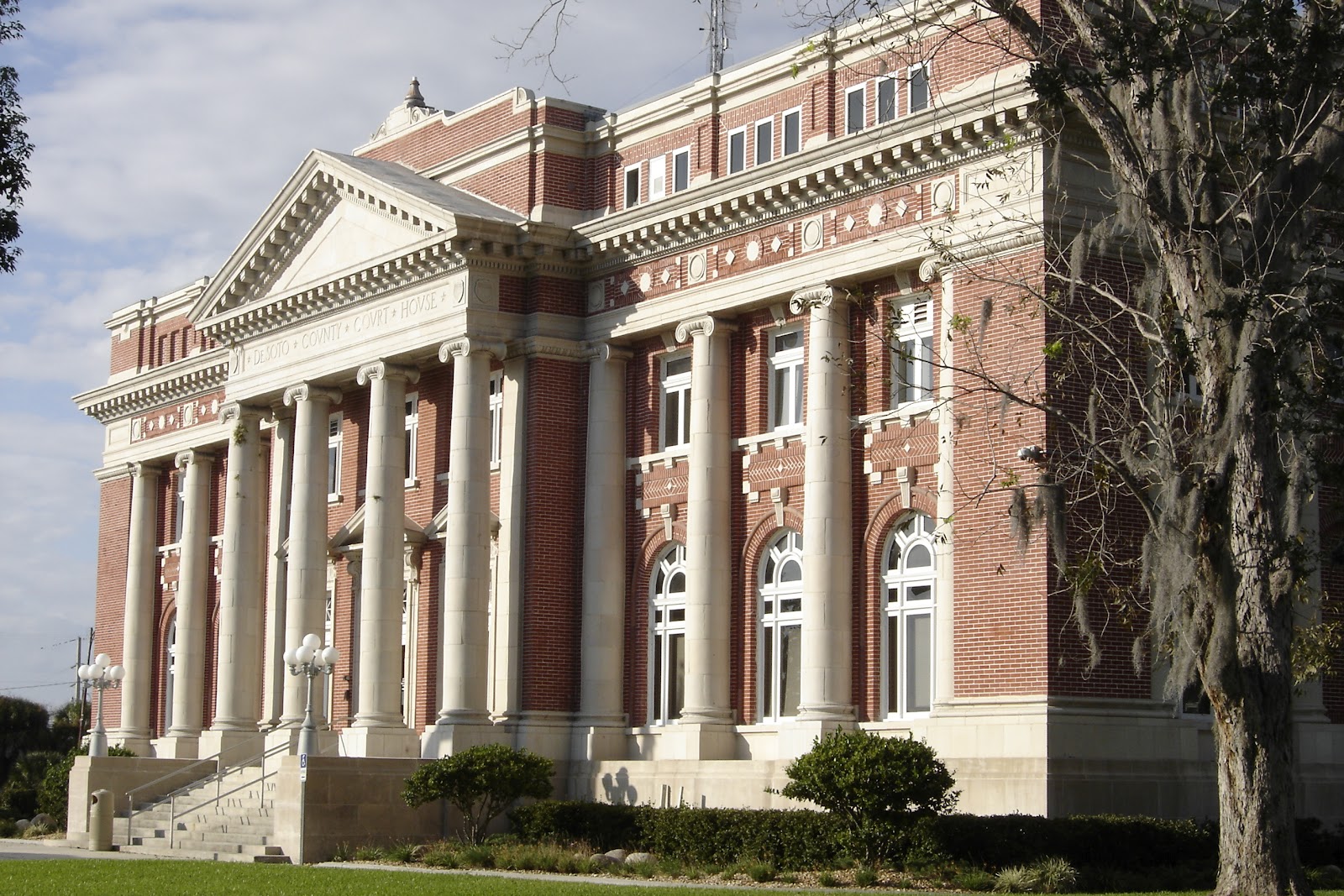 Places To Go, Buildings To See: Desoto County Courthouse - Arcadia, Florida