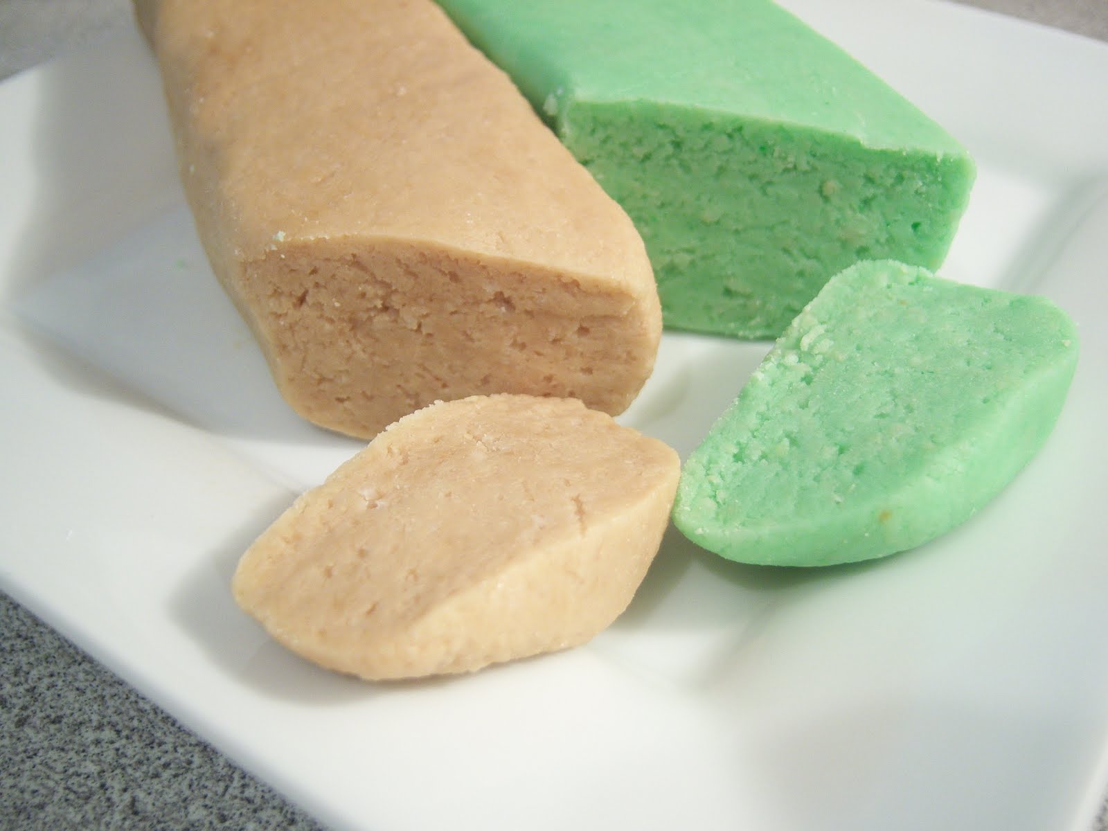 MiniCuisine: Massepain (ou pâte d'amande cuite)