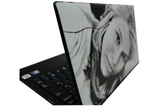 Não Precisava: notebook adesivados com fotos