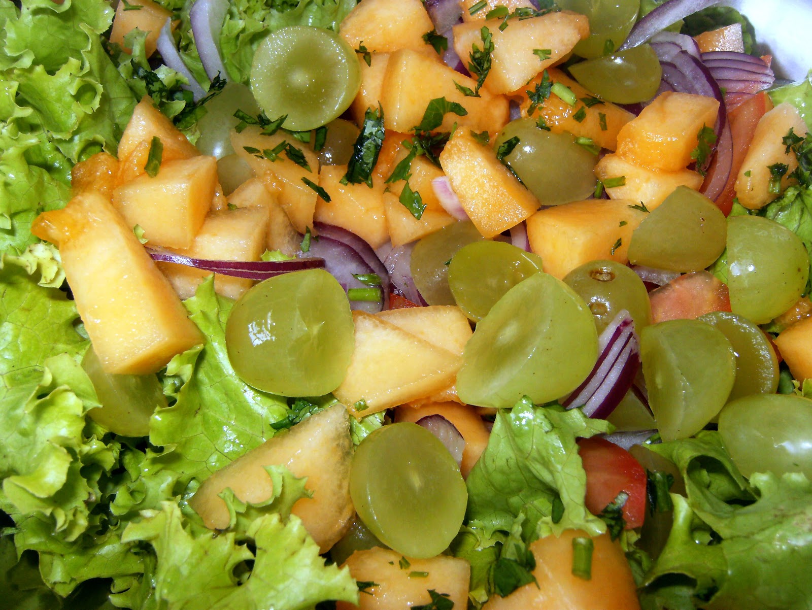 Brincar de Cozinhado: Salada verde com uva e melão