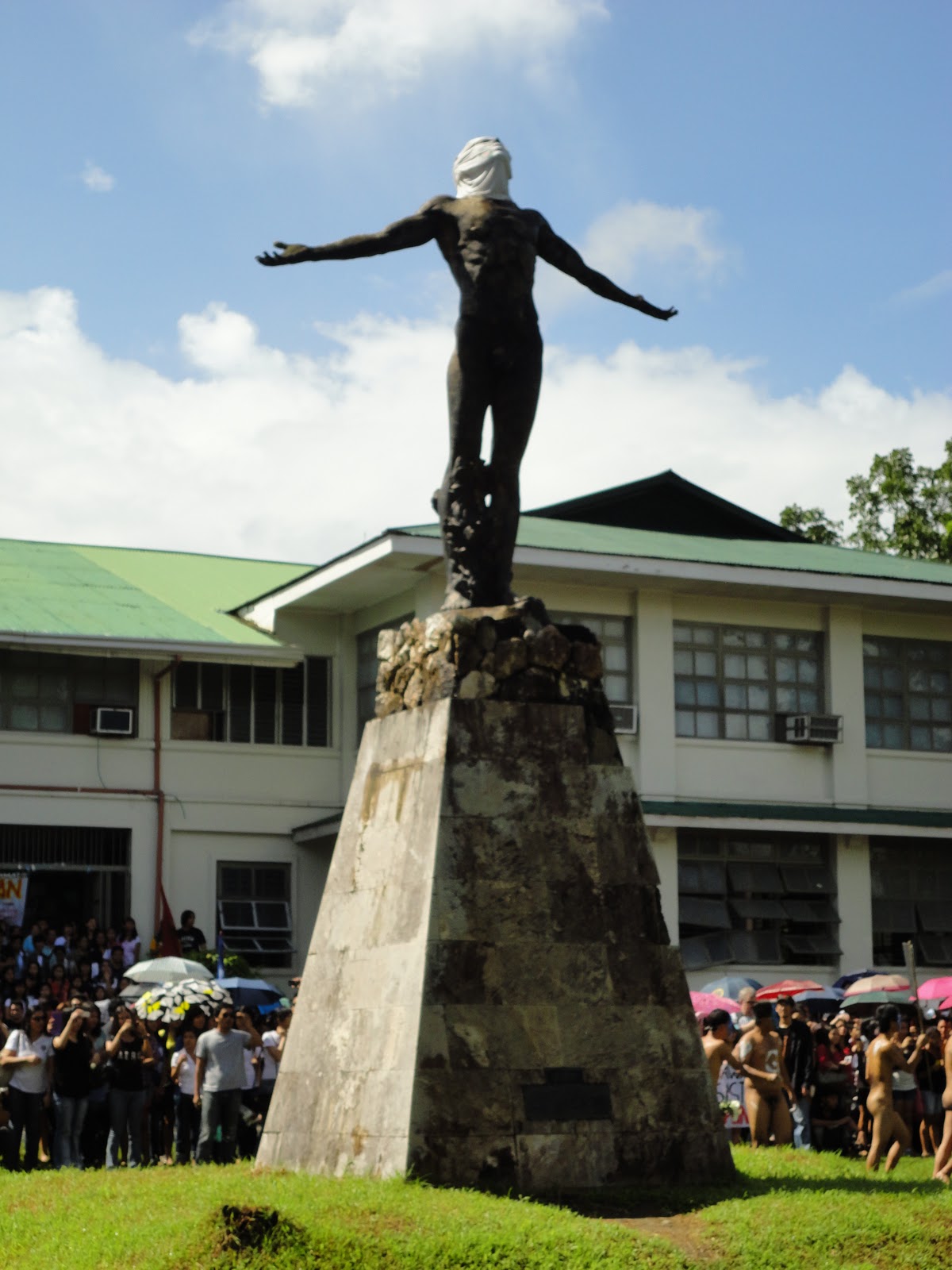 Life and Letters: UPLB Oblation Run 2011 (Photos)