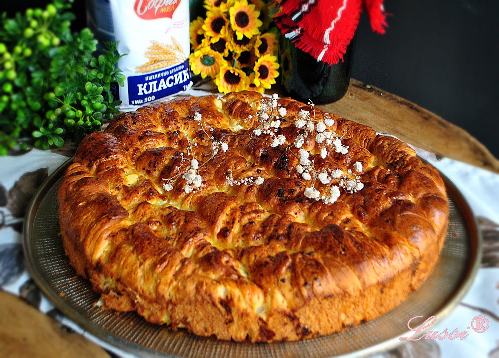 Lussi`s World of Artcraft: Усукан тутманик със сирене и кашкавал ...