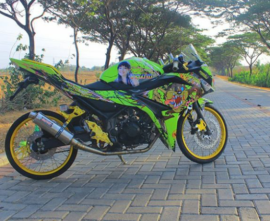 Contoh modifikasi terbaru Cbr150r jari-jari.