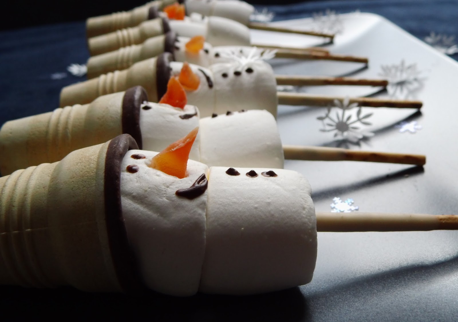 ErnestKa: Zuckersüßer Winter- Marshmallow Schneemänner