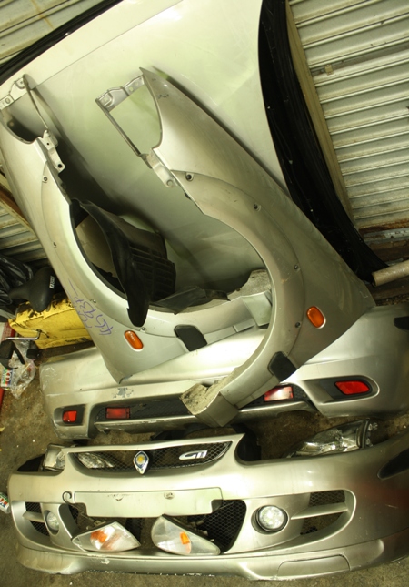 Dingz Garage: Bodypart front n rear Satria Gti UK spec