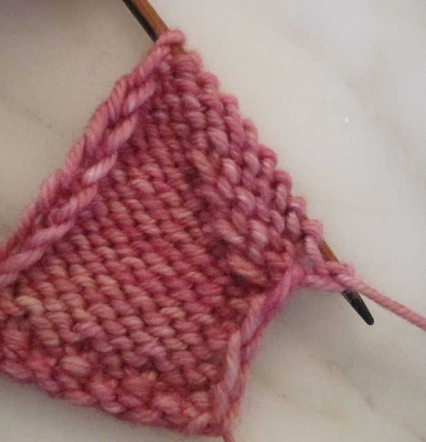 LiaKnits: SHORT ROWS: YARN OVERS