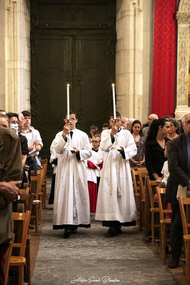 cincture definition - Architecture Dictionary