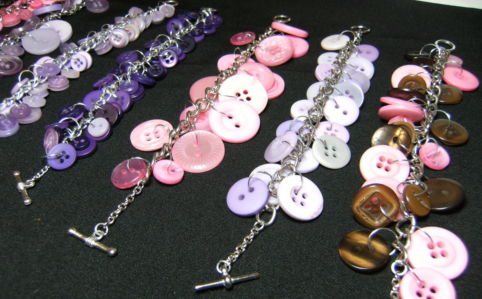 Deez-Jewelz: Button Bracelets