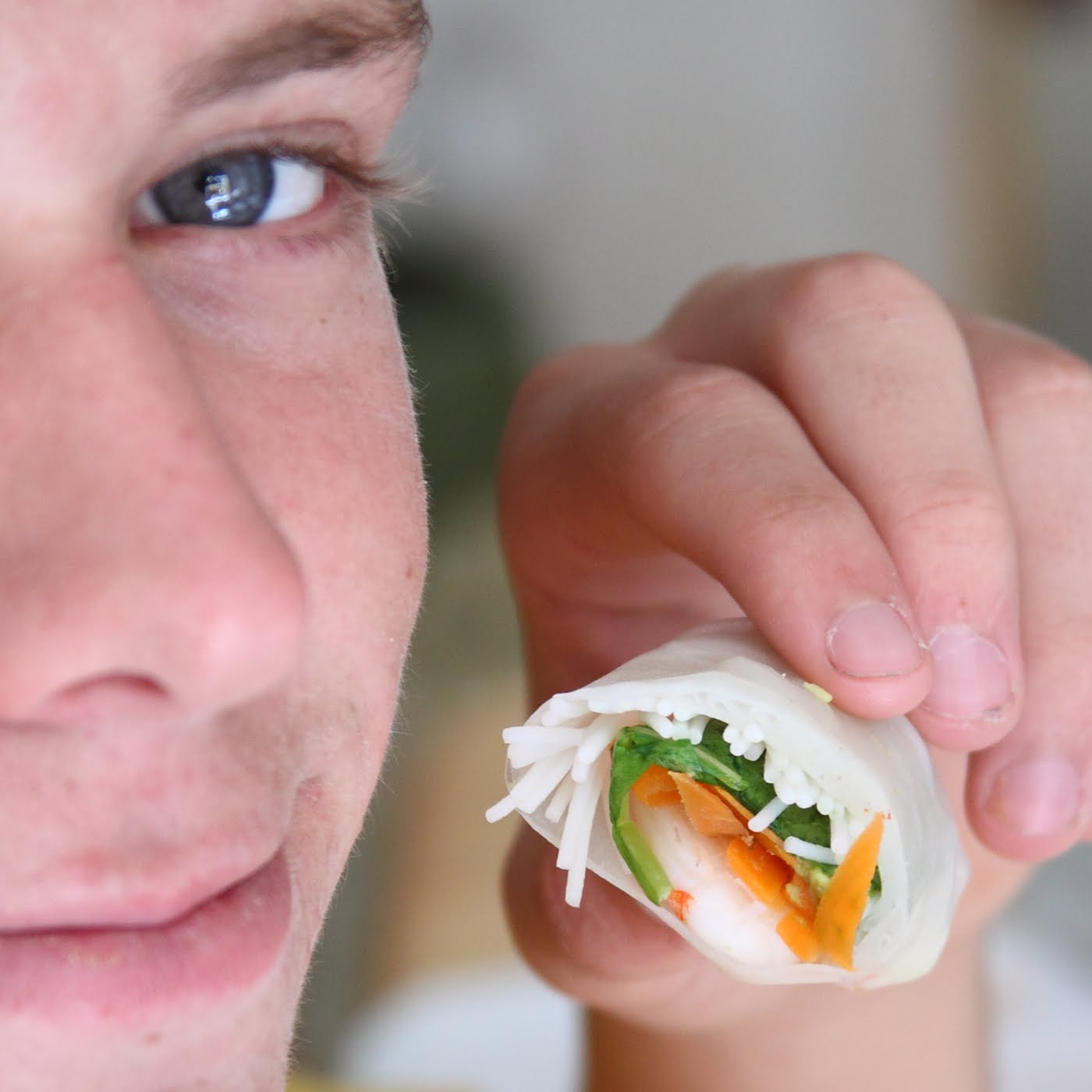 ShowFood Chef: Jasmine Tea Poached Shrimp Summer Rolls