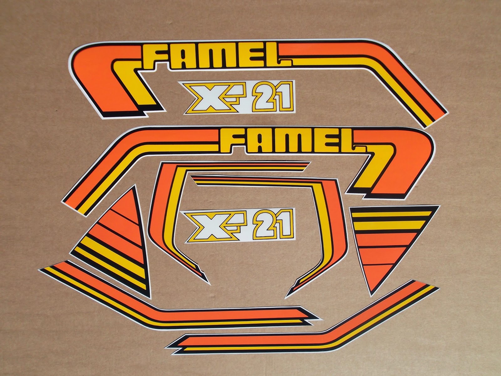 Peças para motorizadas FAMEL: Kit autocolantes FAMEL XF21