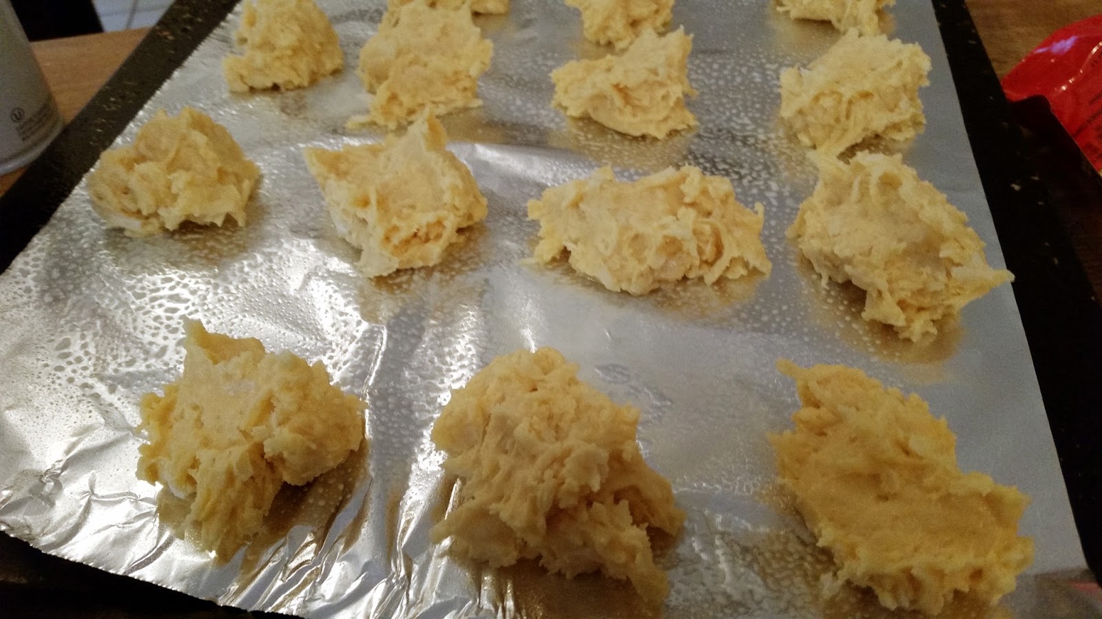 A Book Of Cookrye: Icing Macaroons!: or, Avoiding Christmas waste