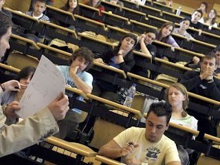 Myplaceforenglish: Advantages and challenges of teaching large classes