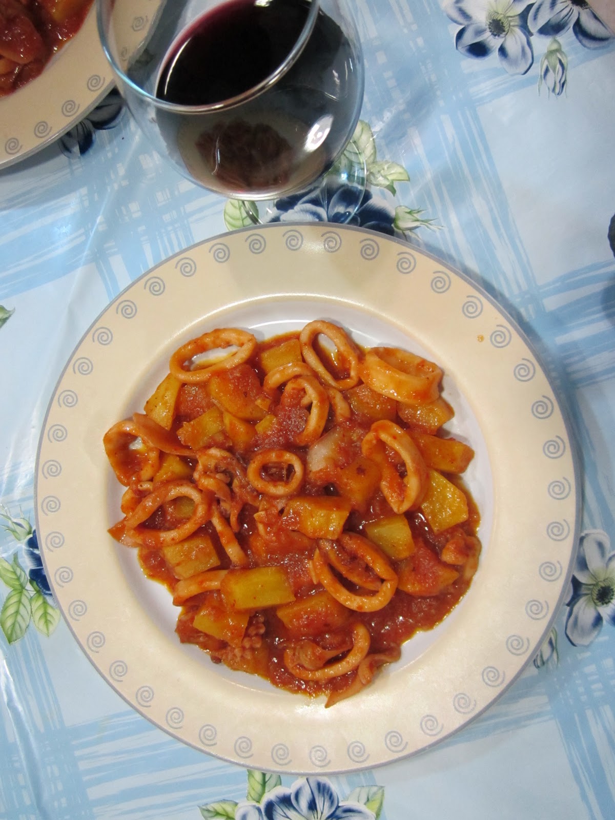 LA COCINA DE HOY Y DE SIEMPRE: CALAMARES EN SALSA, CON PATATAS