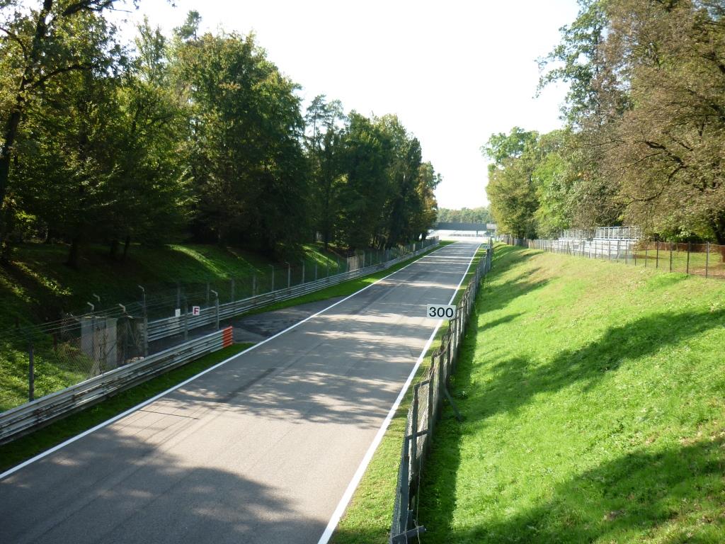 Yorkshire Ferret: Monza: The high speed banked circuit