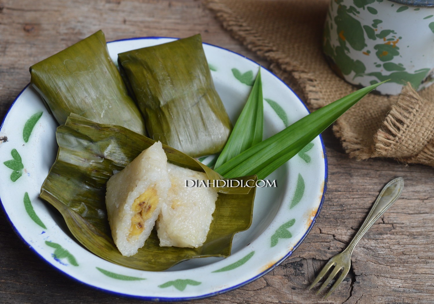 Diah Didi's Kitchen: Ketan Kukus Isi Pisang