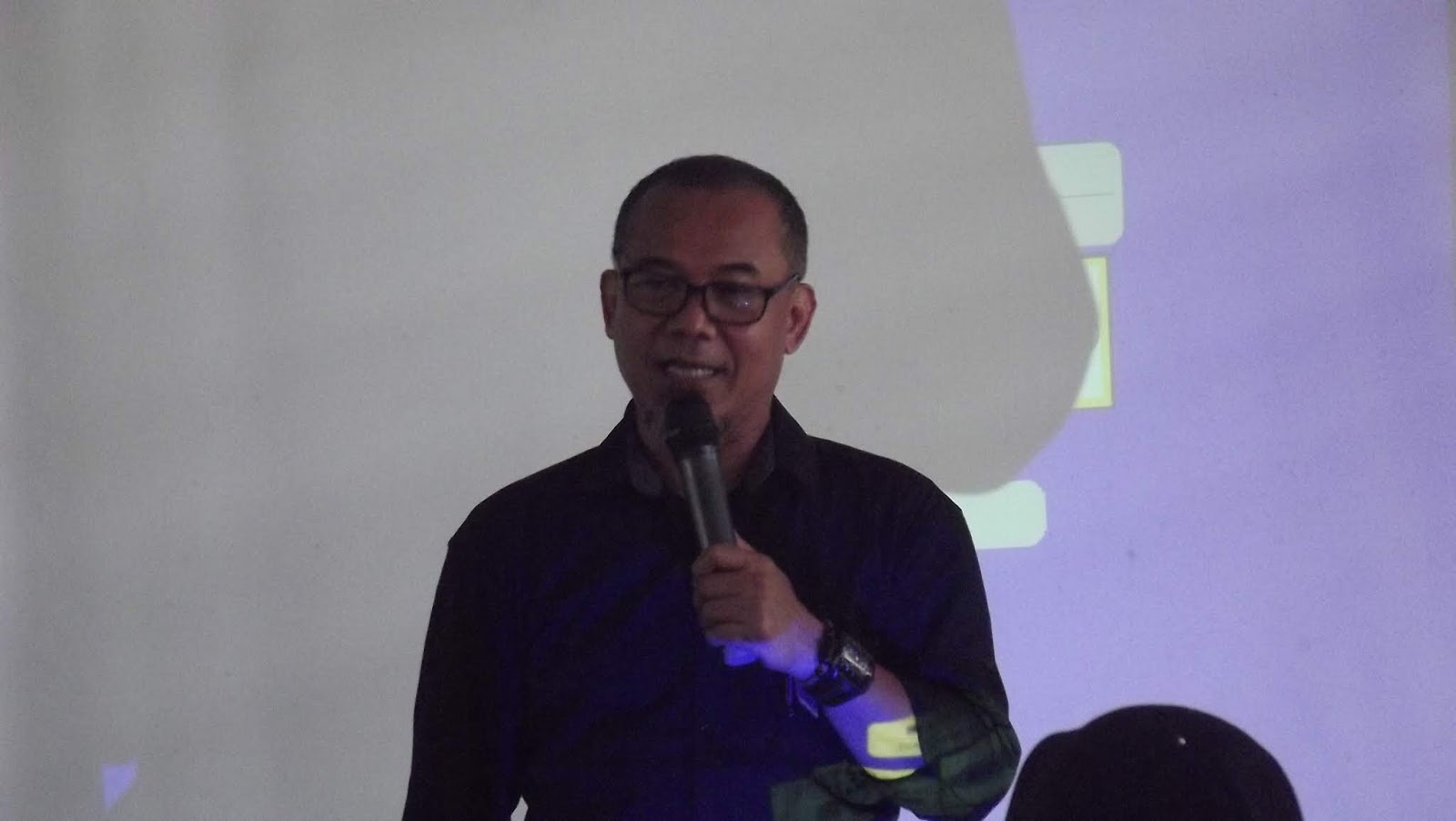 Pendongeng Nasional Kelas Dunia, Kak Agus DS: Buat Perpus di Sekolah ...