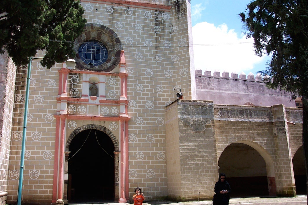 mexicosmurals: Totolapan: El Cristo Aparecido mural?