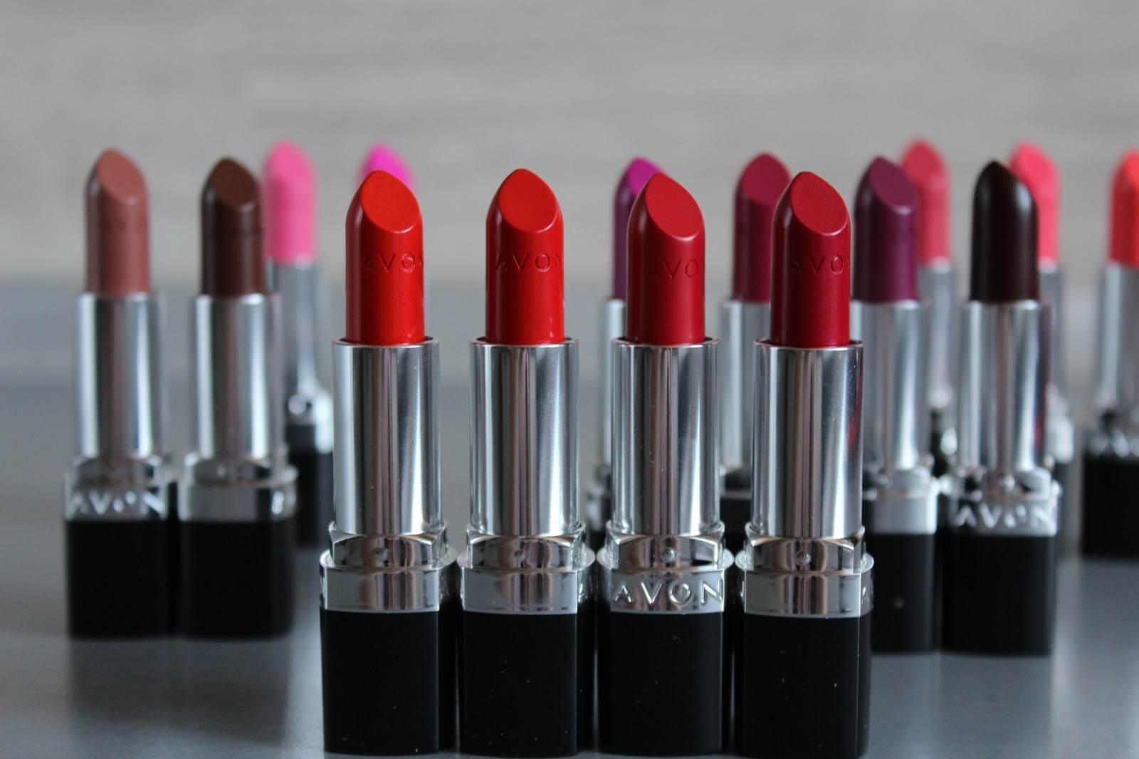 AVON Ultra Colour Bold ruževi - sve nijanse, recenzija i swatchevi ...