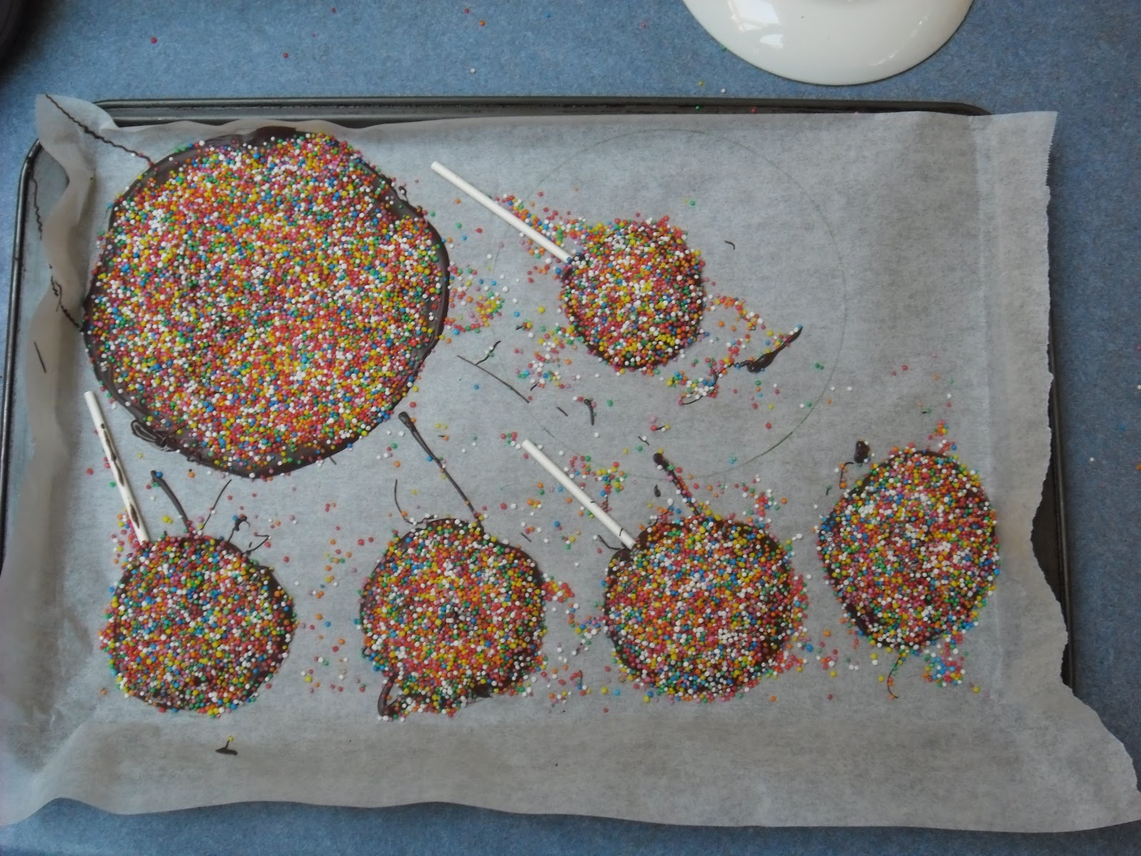 mysydneykitchen: Giant chocolate freckles and freckle pops