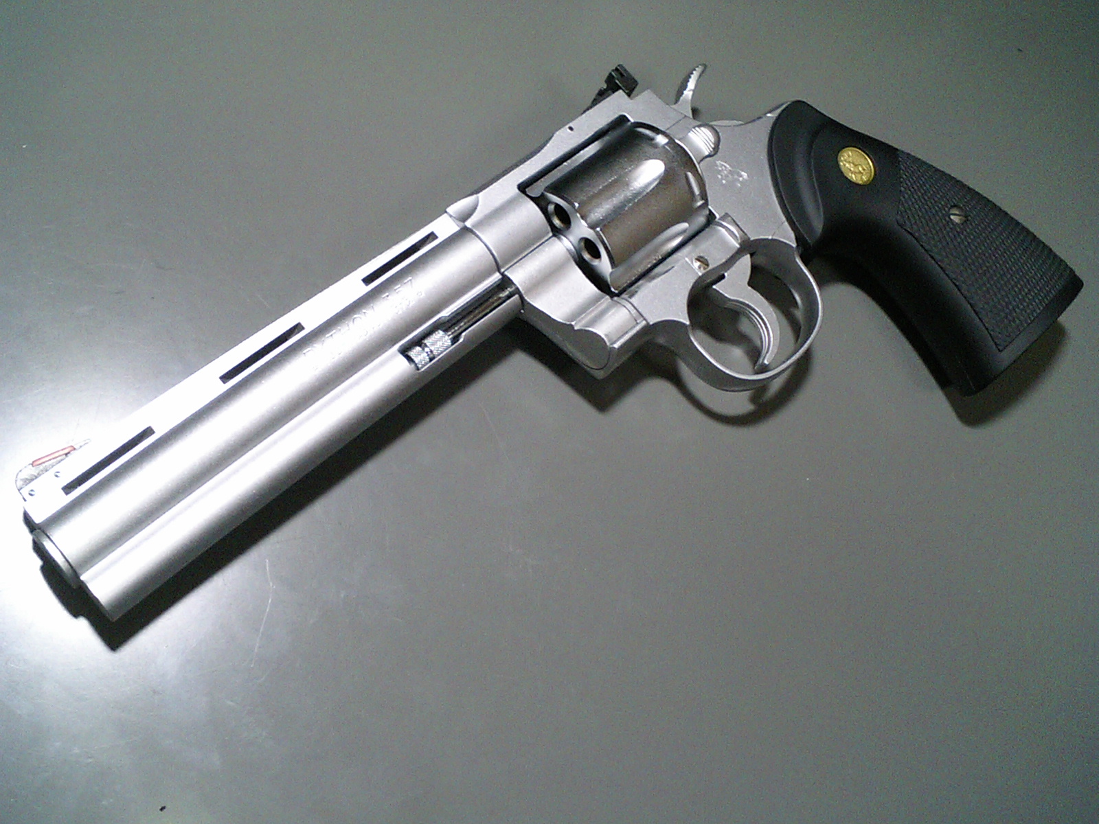 Humen creations & Nature Wallpapers: Colt Pistols