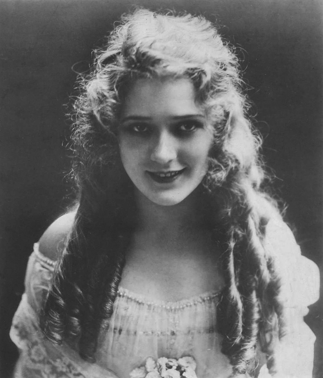 Los Angeles Morgue Files: "America's Sweetheart" Actress Mary Pickford ...