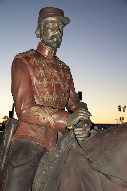 Dirty Thirty Photography: World's Worst Statue