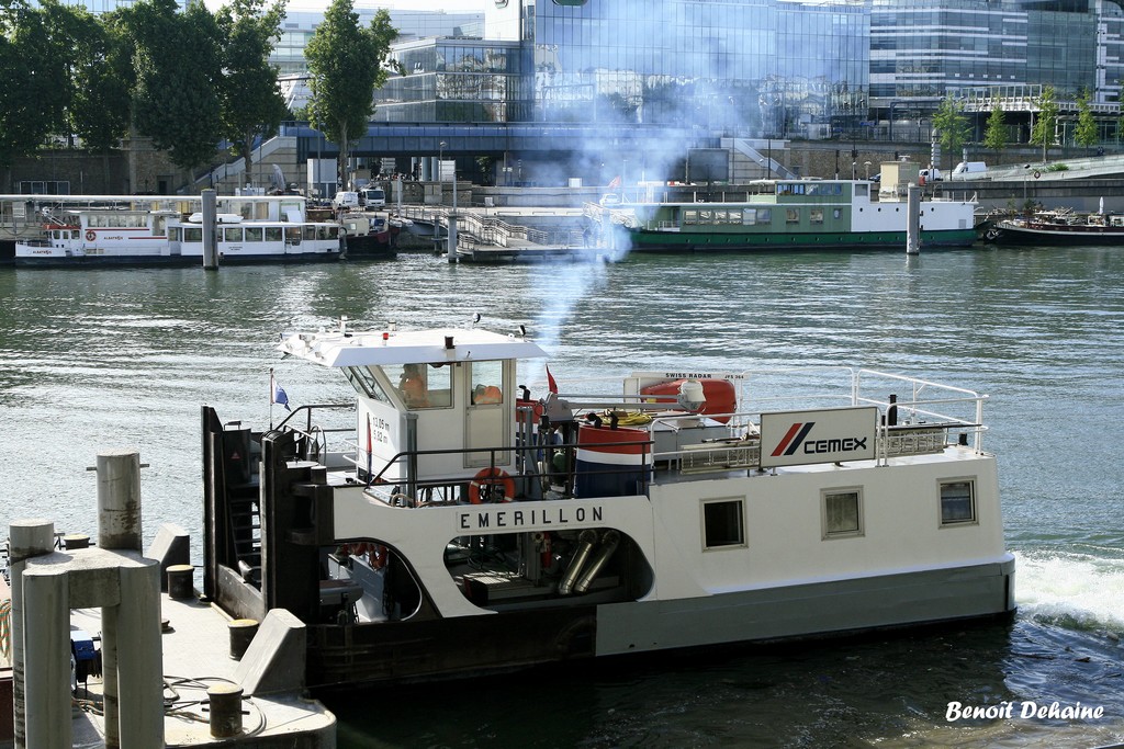 Puissance du moteur pour bouger la barge.