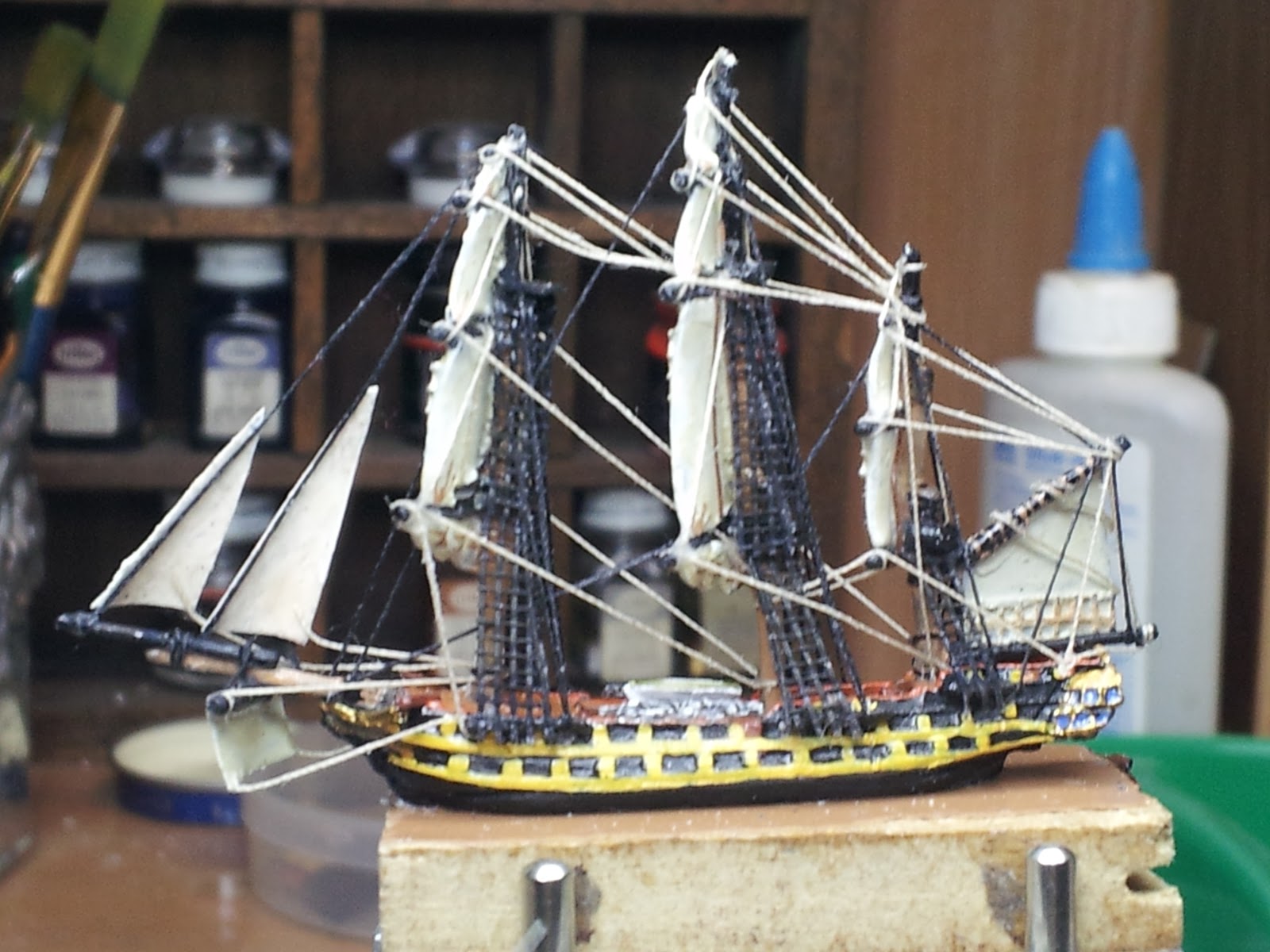 A Miniatures Hobby Room: NavWar's 1:1200 Dutch 64 gun Revolutie