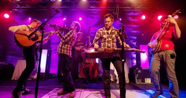 The Curtain With: The Infamous Stringdusters - Studio Album Discography ...