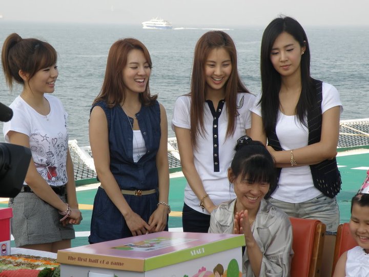 GirLs GeNeratiOn: Hello baby SNSD