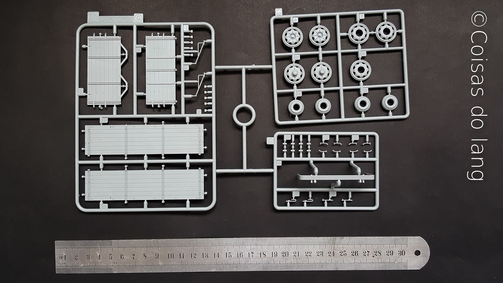 Review - Dragon 6828 - German 3t 4x2 Truck w/2cm FlaK 38 (2 in 1)
