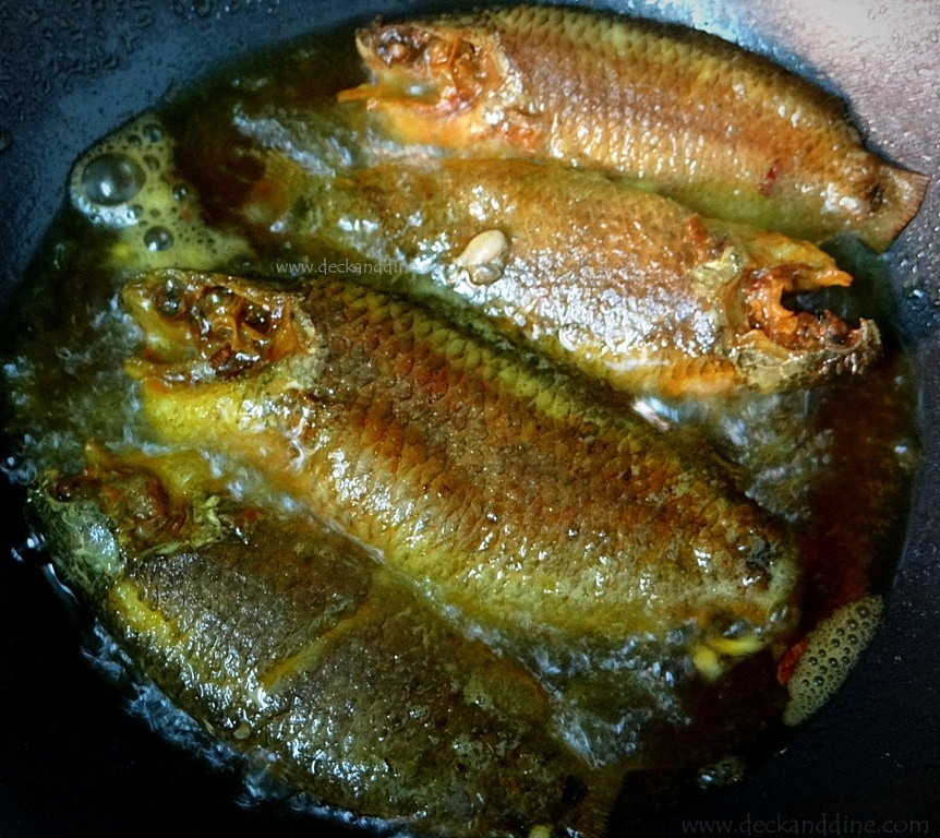 Tel Koi/ Climbing Perch Curry: Recipe with Step by Step pictures - Deck ...