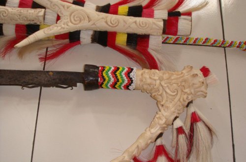 MANDAU... Senjata Tradisional Khas Suku Dayak ~ SATU NUSA SATU BANGSA ...