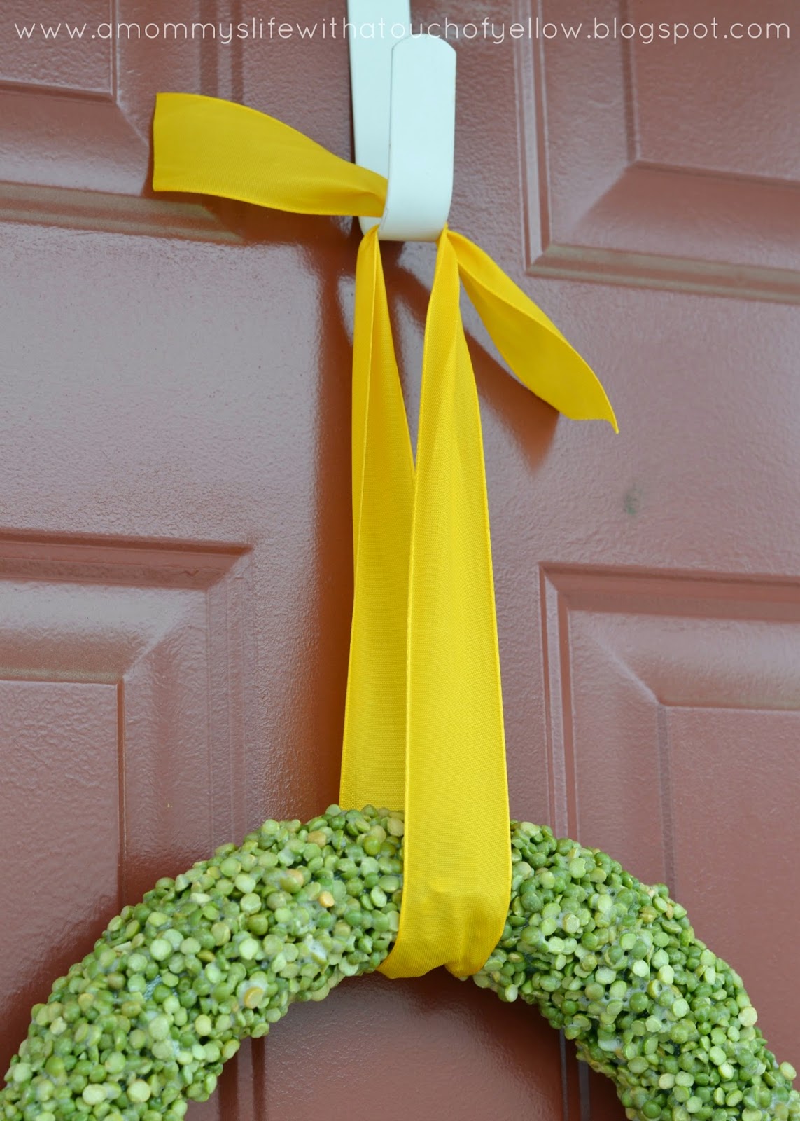 A mommy's life...with a touch of YELLOW: Split Pea Spring Wreath {DIY ...