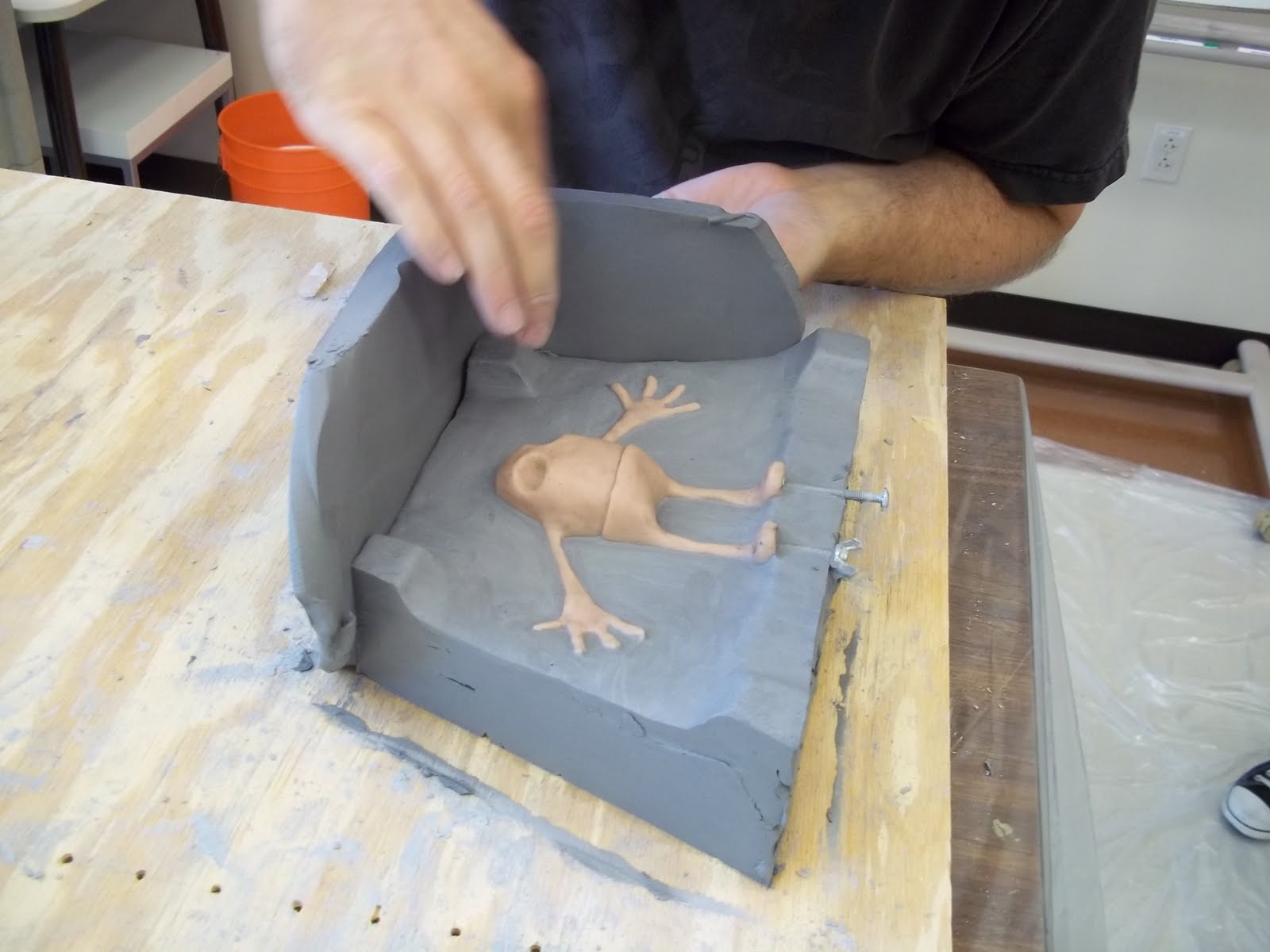 CUTTING BOARD: Mold Making Part 2: Clay Build-up and First Plaster Pour