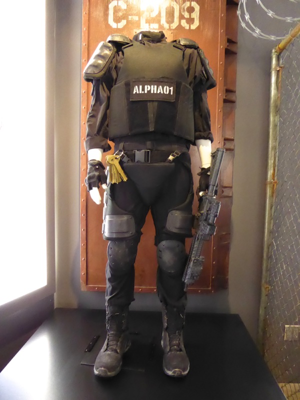 Hollywood Movie Costumes and Props: Suicide Squad film costumes and ...