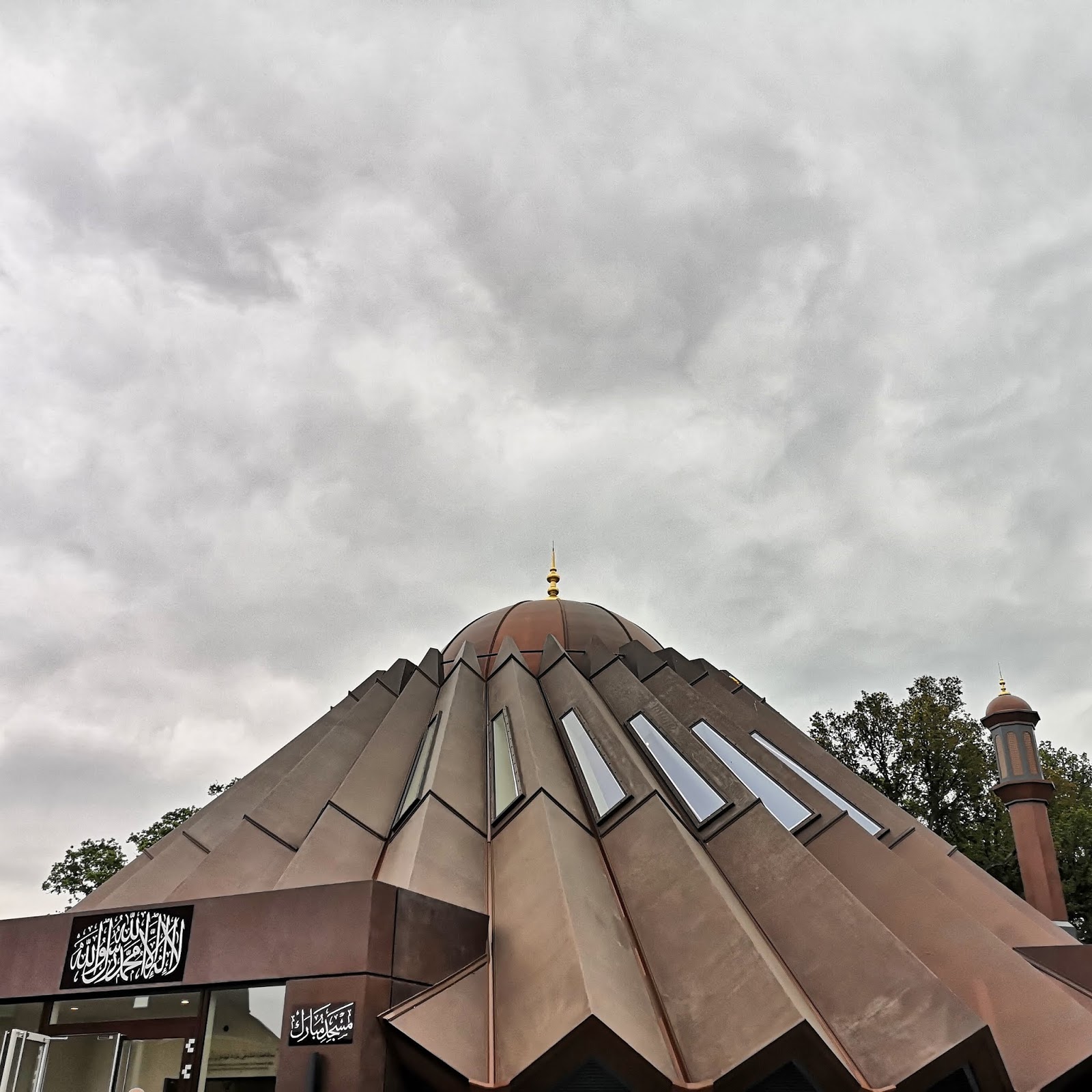 Ahmadiyya Mosques: Masjid Mubarak - Islamabad Tilford Surrey UK
