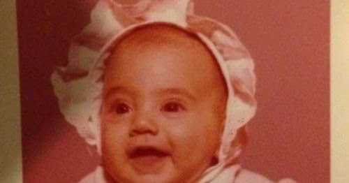 BRITTANY MURPHY EM FOTO DE QUANDO ERA BEBÊ