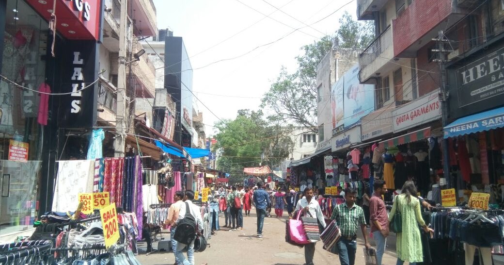 TradernGal: Interesting Facts About Sarojini Nagar