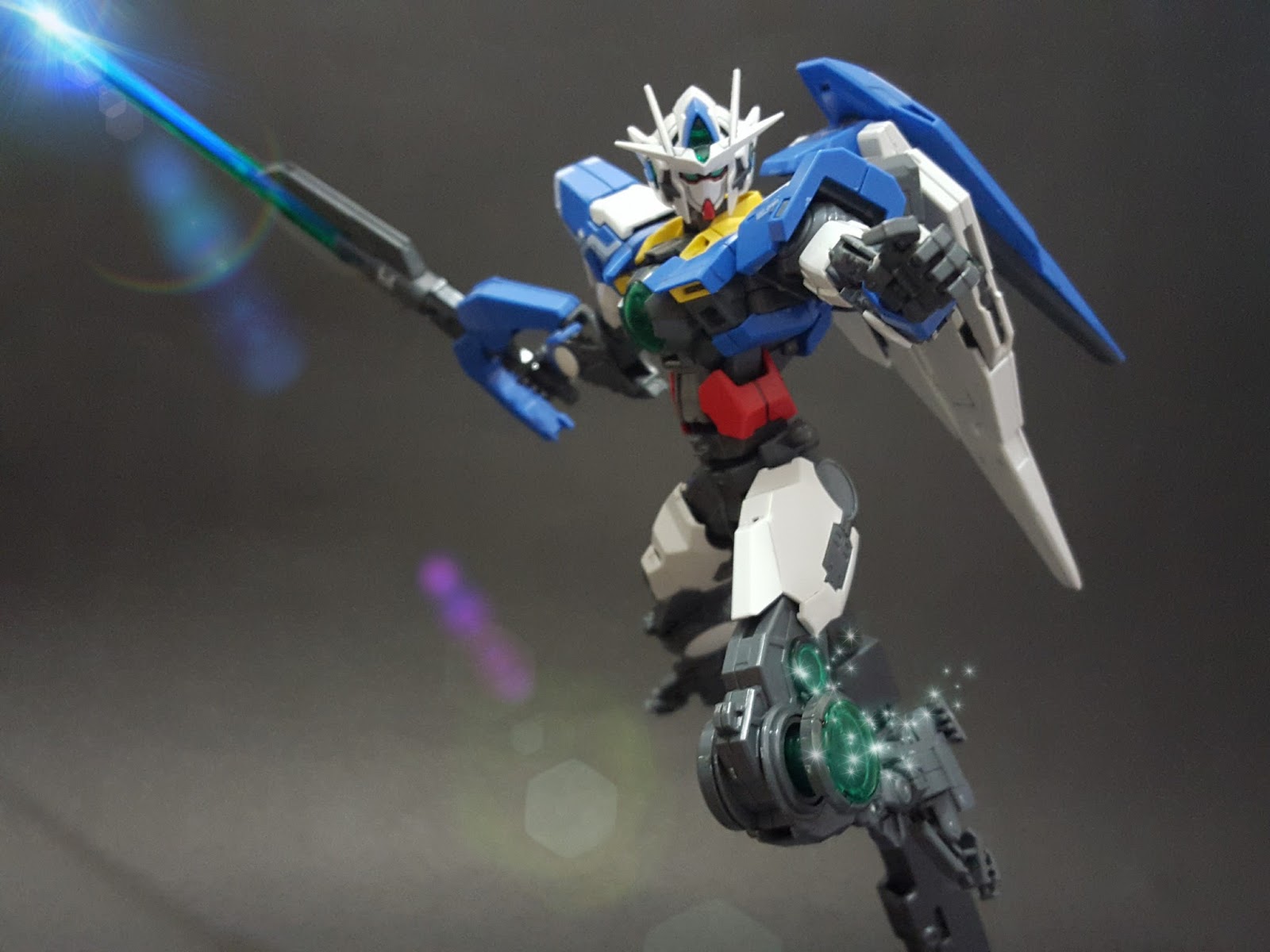Gundam Family: MG 1/100 00 Qan(T) Quantum Burst Mode Custom Build