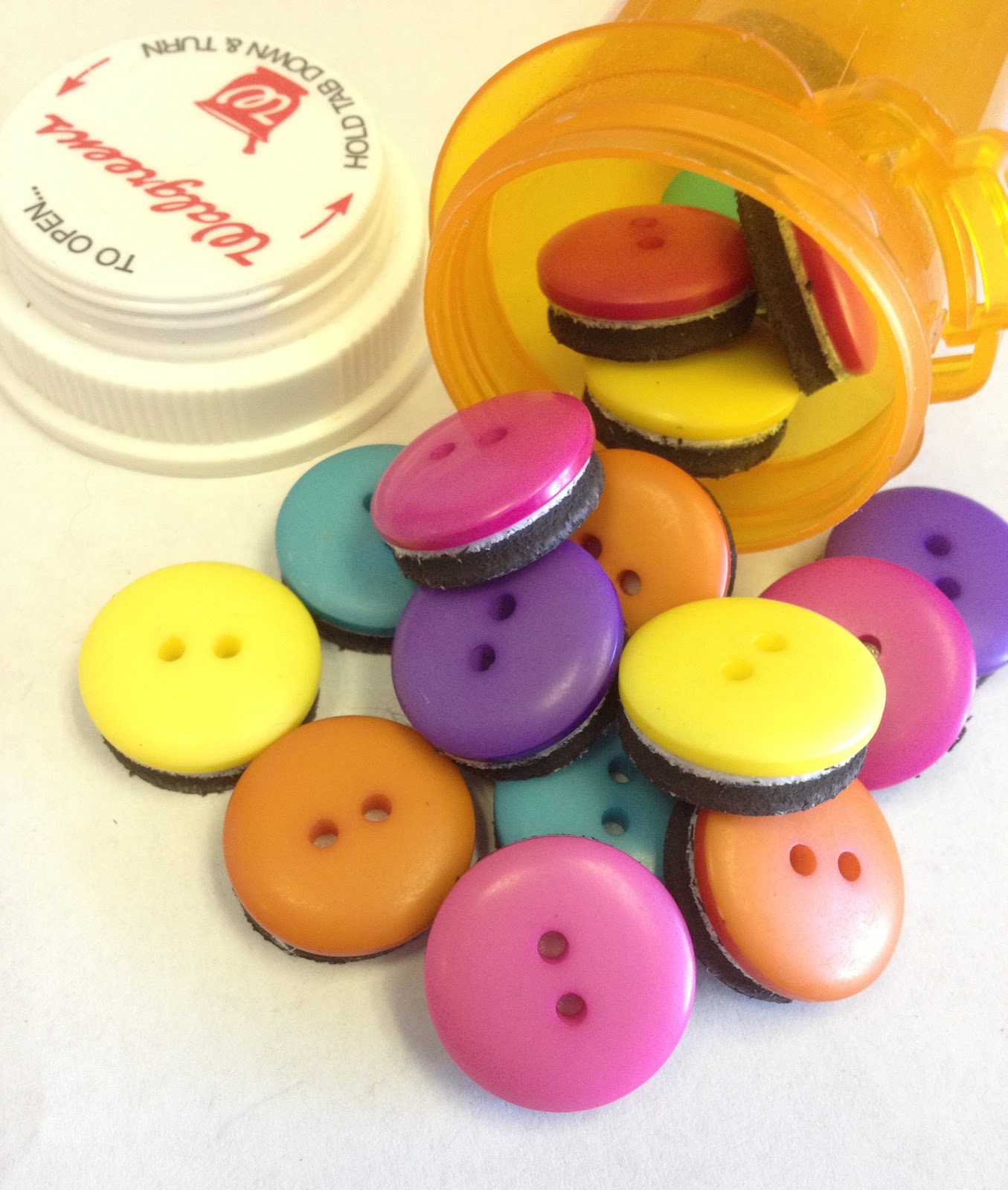 fresh juniper: DIY Button Magnets