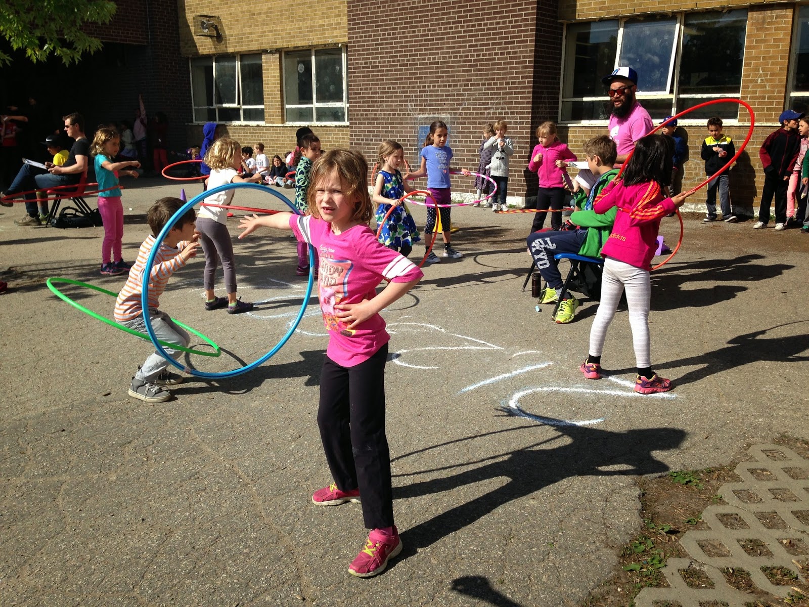 Bienvenue Chez Mme Mitchell: Hula Hoop Contest