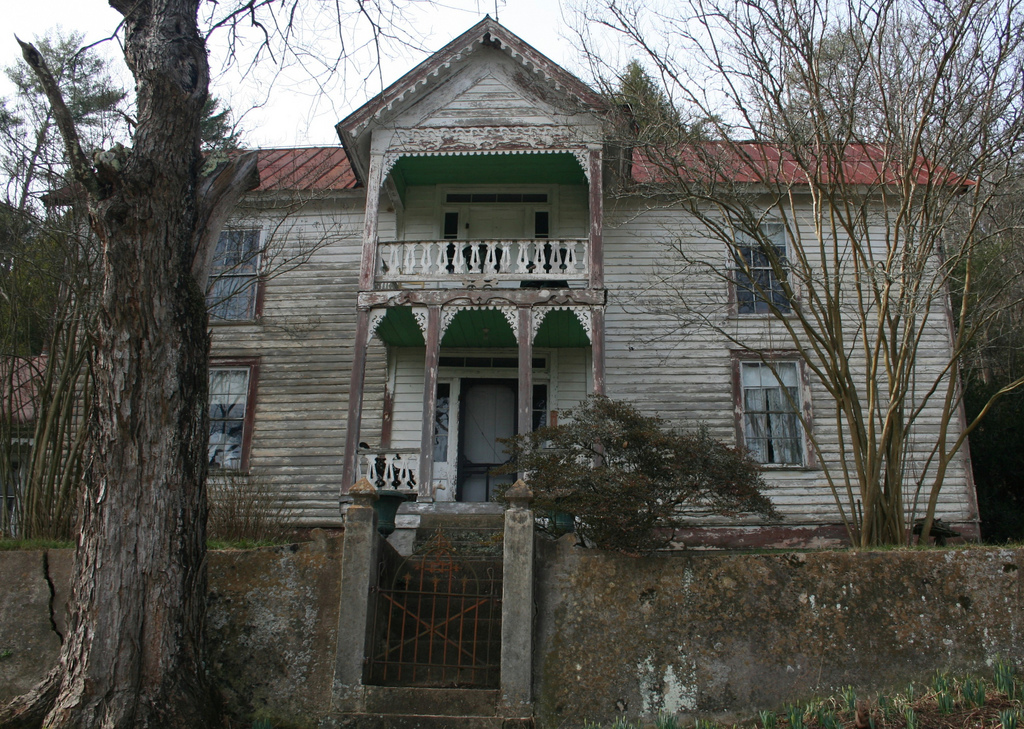 The Carpetbagger: Decaying Southern Homes