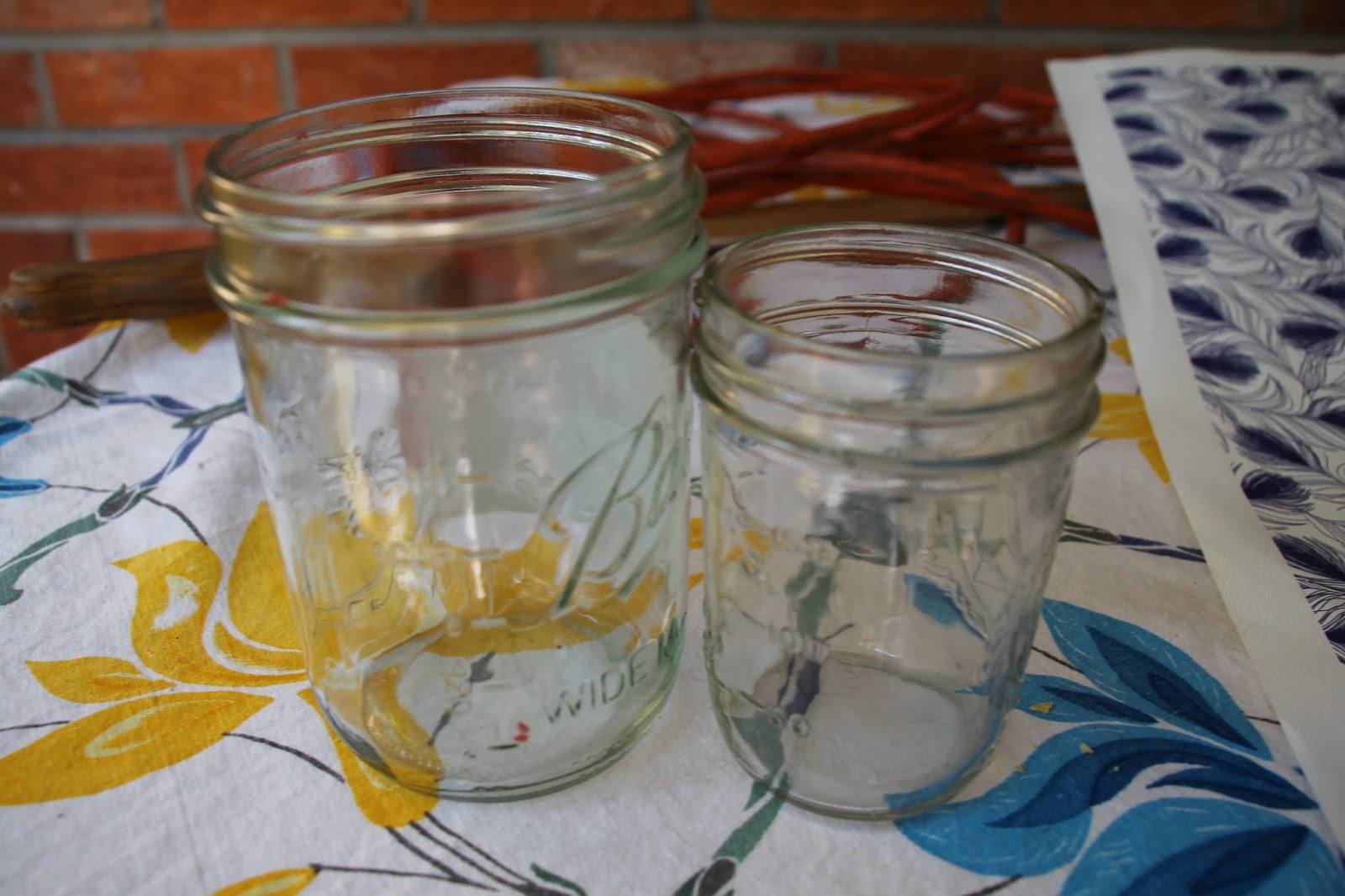 kids and colors: Modge podge cup holders