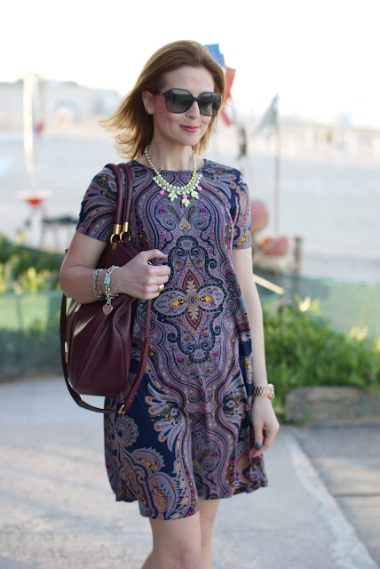 Paisley print dress and...a bag for all seasons ! | Fashion and Cookies ...