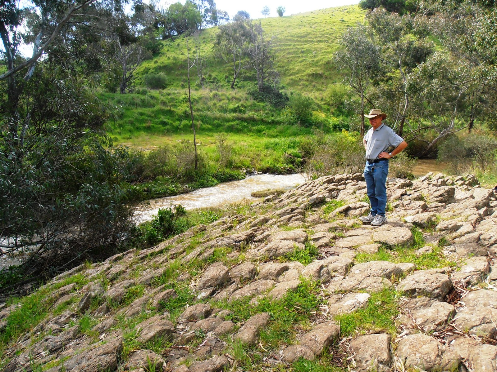 The Clarke's Aussie Adventure: 22 September 2013 - Sundowner Rockbank ...